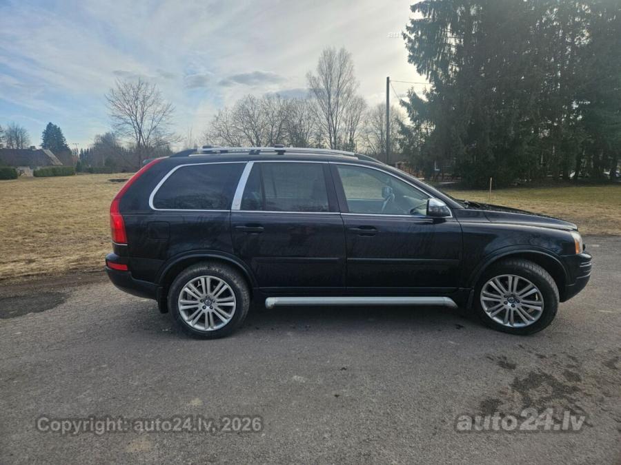 Black Volvo XC90 2006 in Voru, with an engine capacity of 2.40 L and mileage of 399 thousand km for 5000 €, photo 5 on AUTOMOTO.COM.LV
