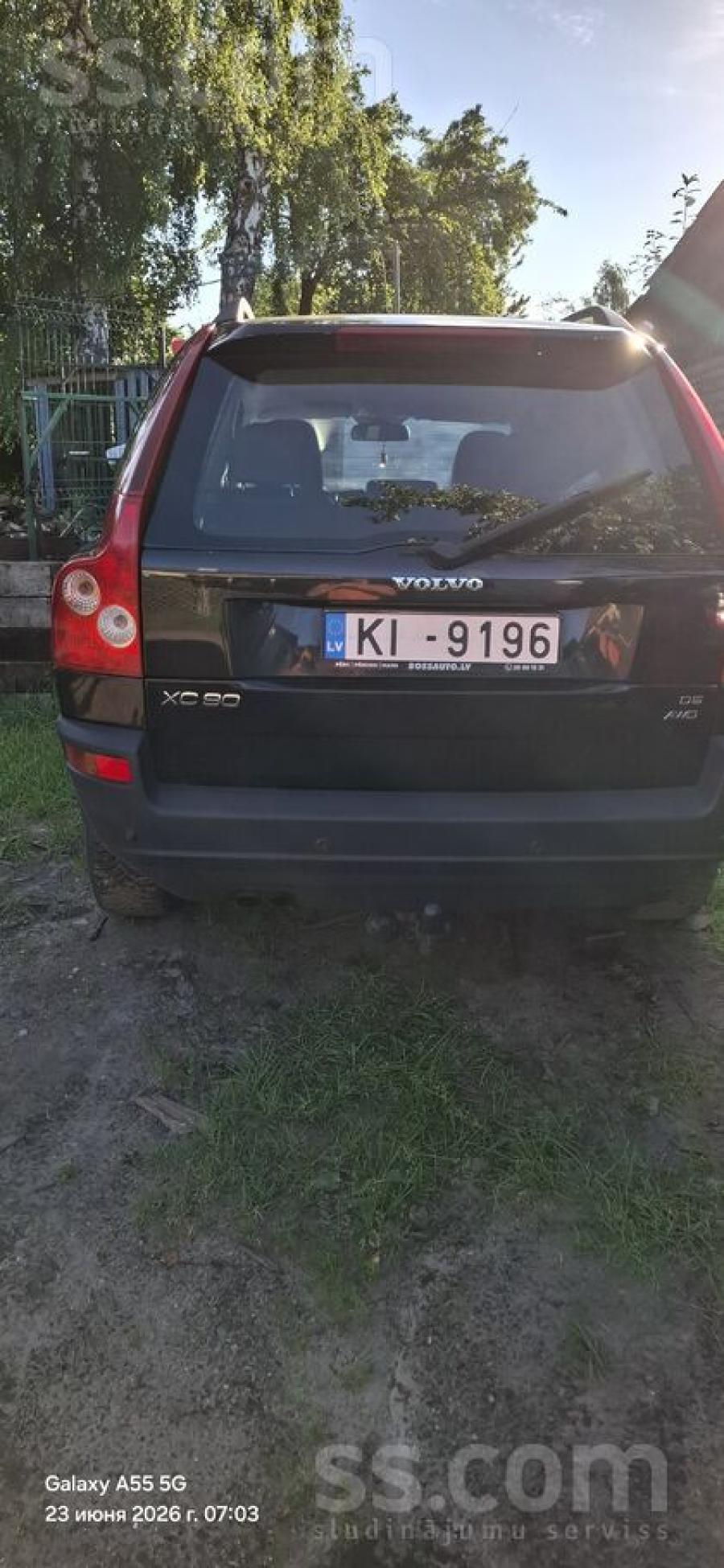 Black Volvo XC90 2006 in Riga, with an engine capacity of 2.40 L and mileage of 329 thousand km for 3200 €, photo 3 on AUTOMOTO.COM.LV