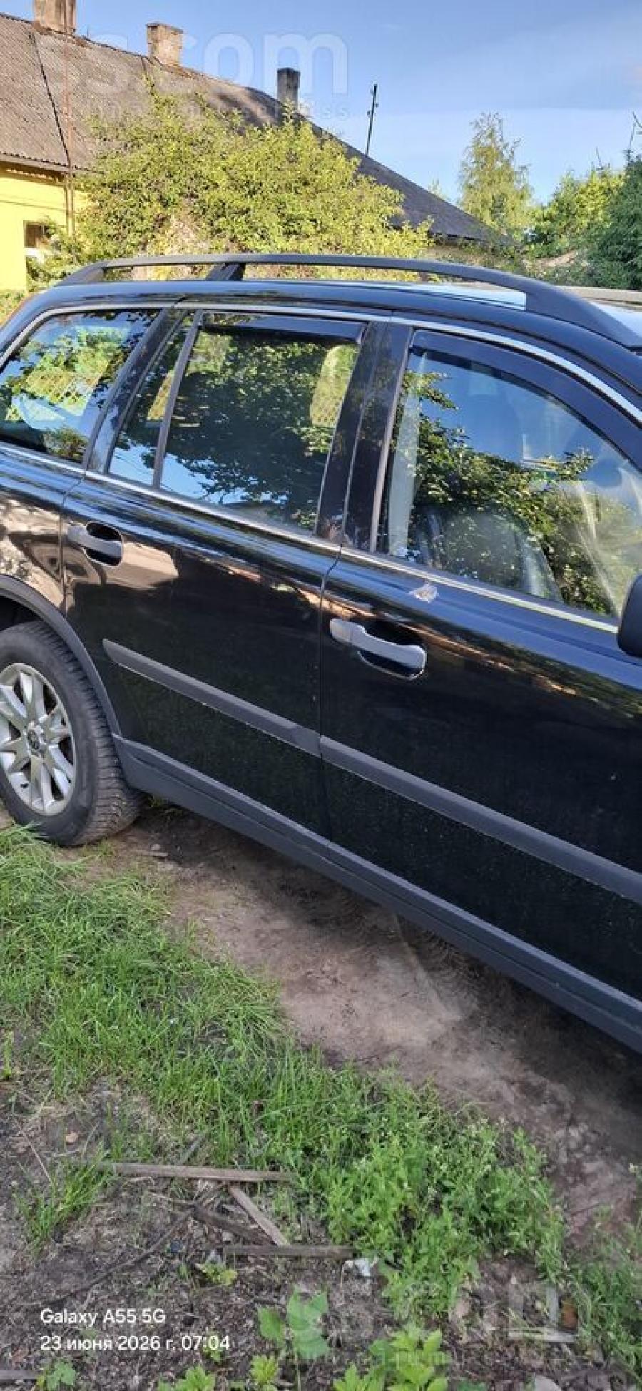 Black Volvo XC90 2006 in Riga, with an engine capacity of 2.40 L and mileage of 329 thousand km for 3200 €, photo 4 on AUTOMOTO.COM.LV