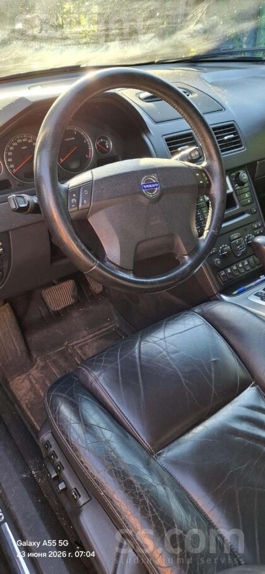 Black Volvo XC90 2006 in Riga, with an engine capacity of 2.40 L and mileage of 329 thousand km for 3200 €, photo 7 on AUTOMOTO.COM.LV