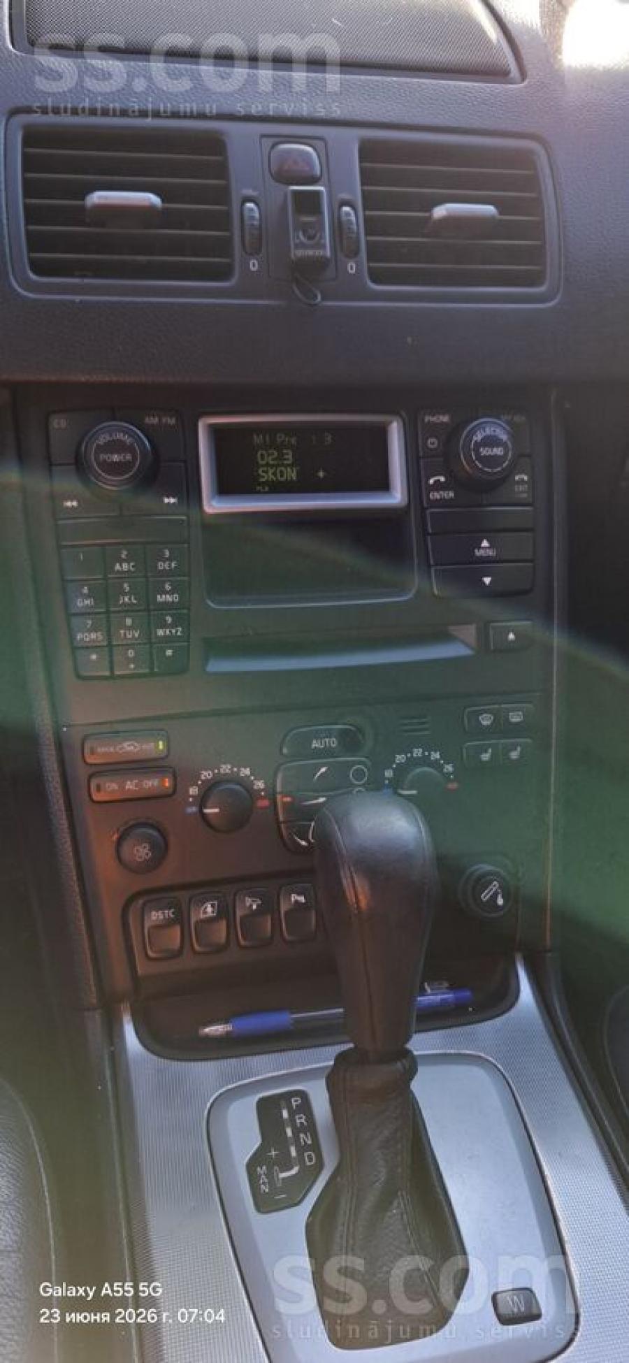 Black Volvo XC90 2006 in Riga, with an engine capacity of 2.40 L and mileage of 329 thousand km for 3200 €, photo 9 on AUTOMOTO.COM.LV