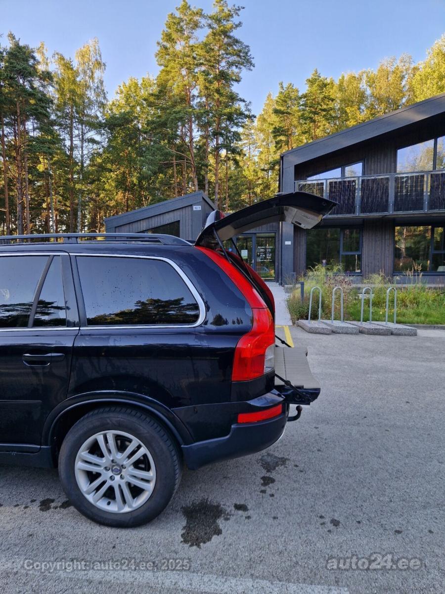 Melns Volvo XC90 2007 Tallina, ar dzinēja tilpumu 2.40 L un nobraukumu 430 tūkst. km par 6000 €, foto 8 vietnē AUTOMOTO.COM.LV