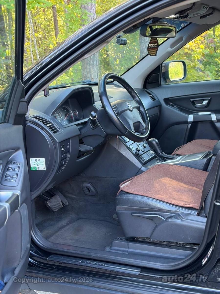 Melns Volvo XC90 2007 Tallina, ar dzinēja tilpumu 2.40 L un nobraukumu 335 tūkst. km par 5900 €, foto 9 vietnē AUTOMOTO.COM.LV