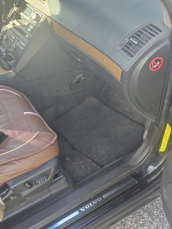 Black Volvo XC90 2007 in Narva, with an engine capacity of 0.00 L and mileage of 251 thousand km for 5200 €, photo 10 on AUTOMOTO.COM.LV