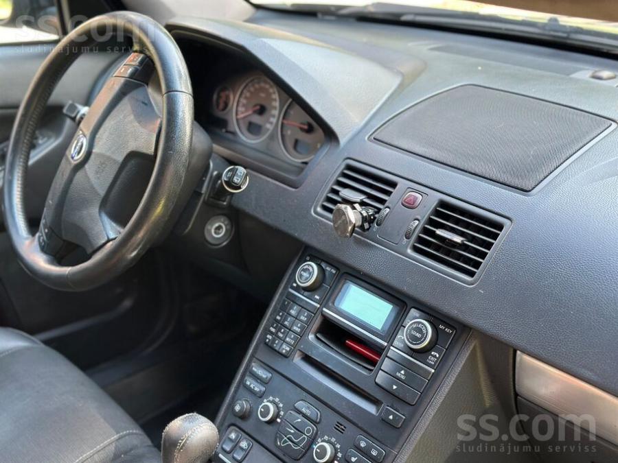 Black Volvo XC90 2008 in Limbazi, with an engine capacity of 2.40 L and mileage of 321 thousand km for 6700 €, photo 5 on AUTOMOTO.COM.LV
