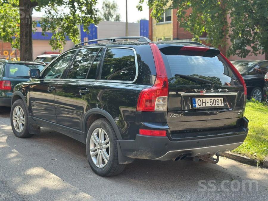 Black Volvo XC90 2008 in Limbazi, with an engine capacity of 2.40 L and mileage of 321 thousand km for 6700 €, photo 9 on AUTOMOTO.COM.LV