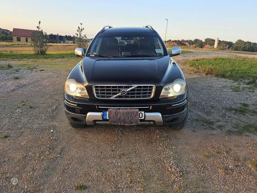Melns Volvo XC90 2008 Klaipėda, ar dzinēja tilpumu 2.40 L un nobraukumu 380 tūkst. km par 4300 €, foto 1 vietnē AUTOMOTO.COM.LV