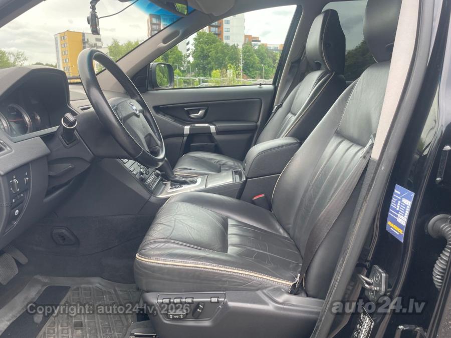 Melns Volvo XC90 2011 Tallina, ar dzinēja tilpumu 2.40 L un nobraukumu 207 tūkst. km par 8990 €, foto 10 vietnē AUTOMOTO.COM.LV