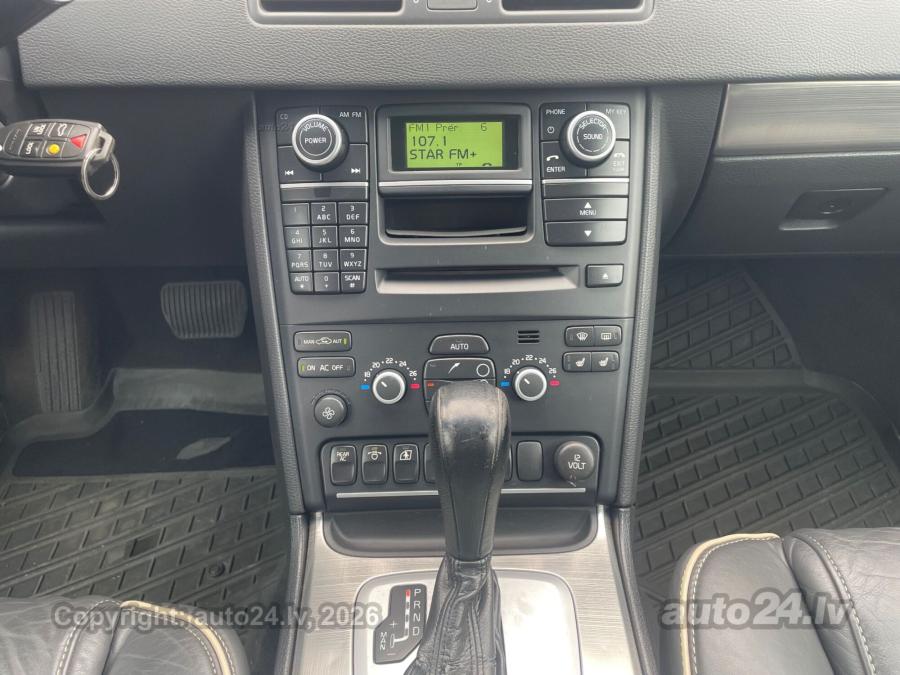 Melns Volvo XC90 2011 Tallina, ar dzinēja tilpumu 2.40 L un nobraukumu 207 tūkst. km par 8990 €, foto 15 vietnē AUTOMOTO.COM.LV