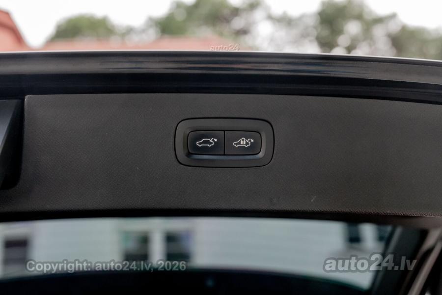 Melns Volvo XC90 2015 Tallina, ar dzinēja tilpumu 2.00 L un nobraukumu 233 tūkst. km par 19999 €, foto 23 vietnē AUTOMOTO.COM.LV