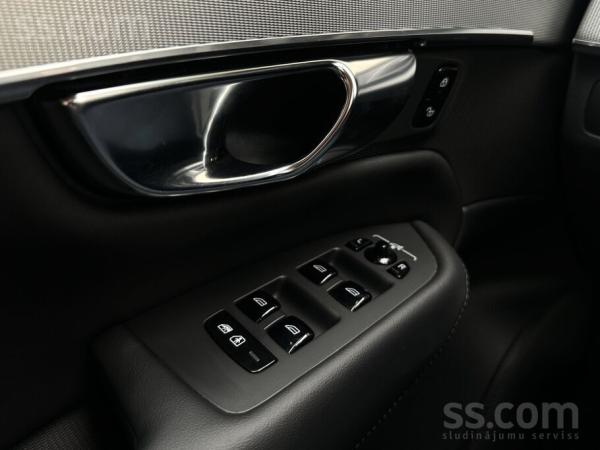 Black Volvo XC90 2024 in Riga, with an engine capacity of 2.00 L and mileage of 37 thousand km for 52950 €, photo 9 on AUTOMOTO.COM.LV