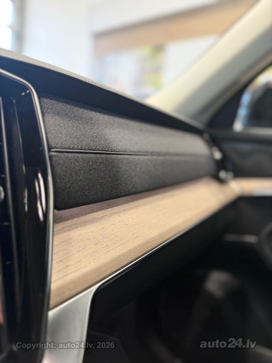 Melns Volvo XC90 2025 Rakvere, ar dzinēja tilpumu 2.00 L un nobraukumu 28 tūkst. km par 69999 €, foto 11 vietnē AUTOMOTO.COM.LV