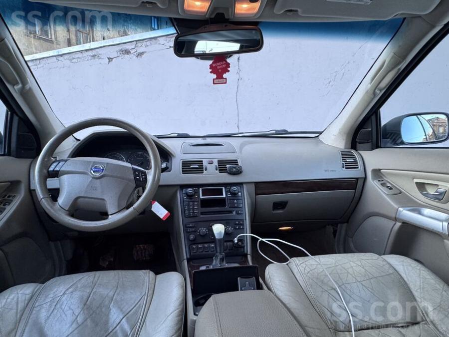 Zils Volvo XC90 2003 Rīga, ar dzinēja tilpumu 2.50 L un nobraukumu 375 tūkst. km par 2290 €, foto 4 vietnē AUTOMOTO.COM.LV