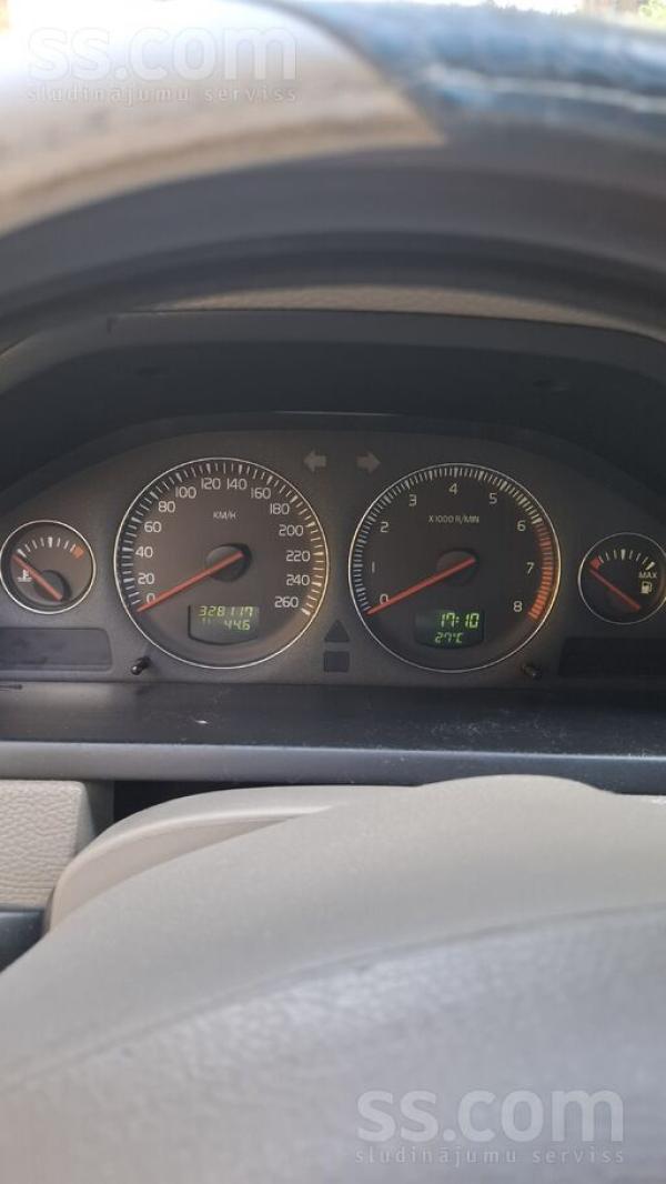 Blue Volvo XC90 2003 in Riga, with an engine capacity of 2.50 L and mileage of 328 thousand km for 3500 €, photo 4 on AUTOMOTO.COM.LV