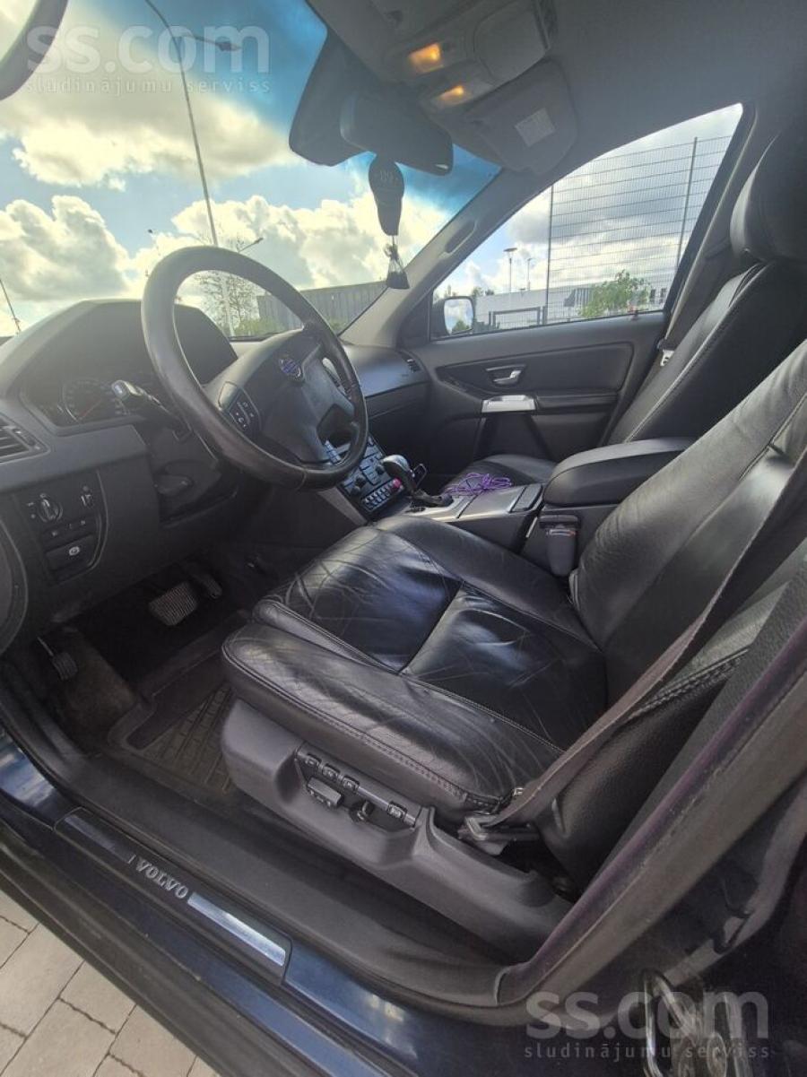 Zils Volvo XC90 2003 Rīga, ar dzinēja tilpumu 2.40 L un nobraukumu 273 tūkst. km par 3650 €, foto 10 vietnē AUTOMOTO.COM.LV