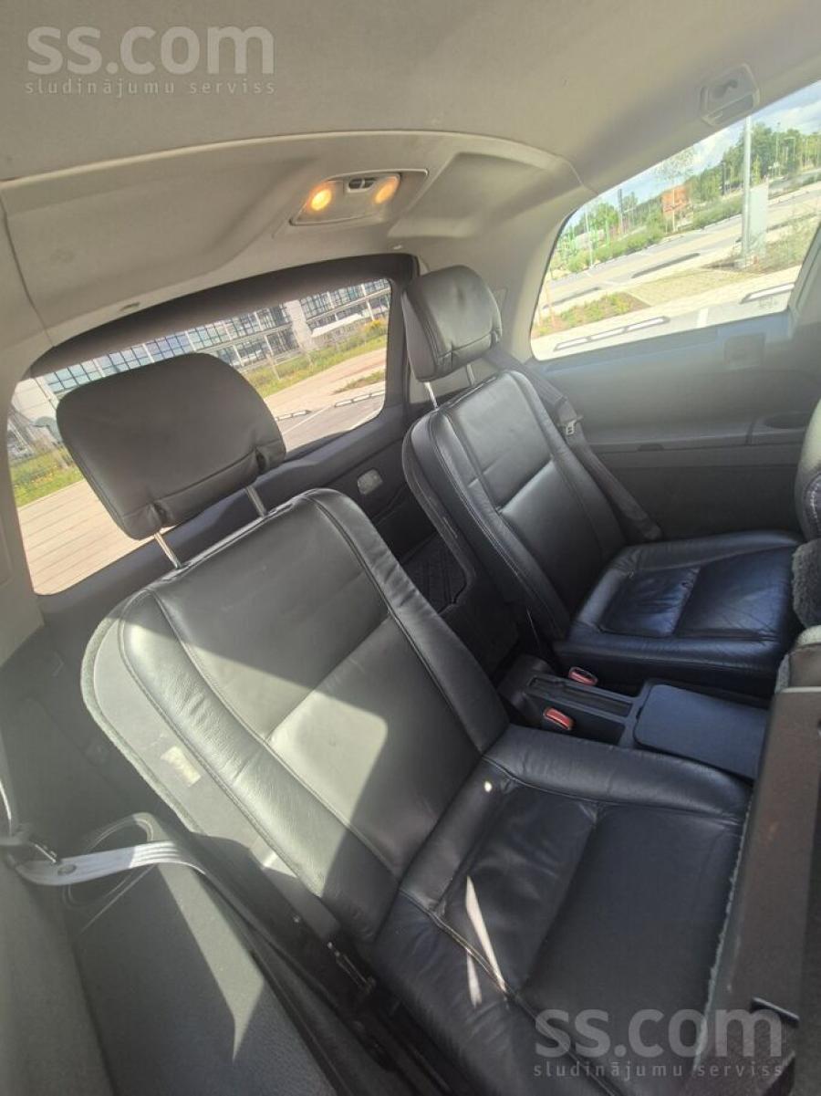Zils Volvo XC90 2003 Rīga, ar dzinēja tilpumu 2.40 L un nobraukumu 273 tūkst. km par 3650 €, foto 12 vietnē AUTOMOTO.COM.LV