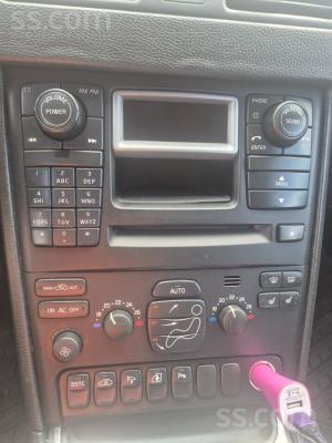 Zils Volvo XC90 2003 Rīga, ar dzinēja tilpumu 2.40 L un nobraukumu 273 tūkst. km par 3650 €, foto 16 vietnē AUTOMOTO.COM.LV