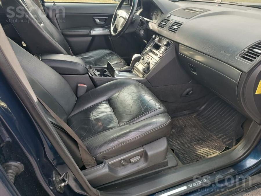 Blue Volvo XC90 2003 in Riga, with an engine capacity of 2.40 L and mileage of 365 thousand km for 3150 €, photo 6 on AUTOMOTO.COM.LV
