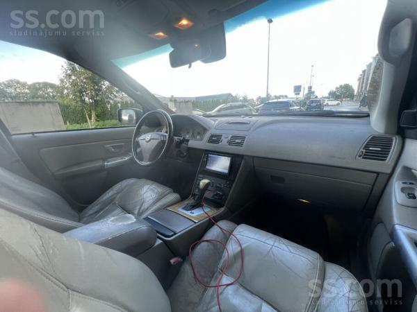 Zils Volvo XC90 2003 Rīga, ar dzinēja tilpumu 2.40 L un nobraukumu 330 tūkst. km par 2200 €, foto 8 vietnē AUTOMOTO.COM.LV