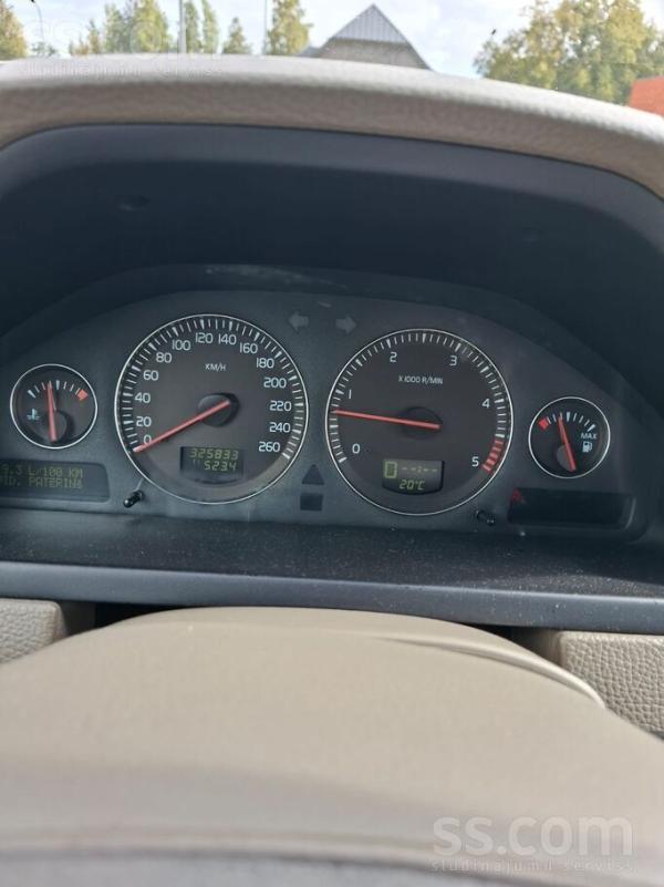 Zils Volvo XC90 2003 Cēsis, ar dzinēja tilpumu 2.40 L un nobraukumu 326 tūkst. km par 3300 €, foto 3 vietnē AUTOMOTO.COM.LV