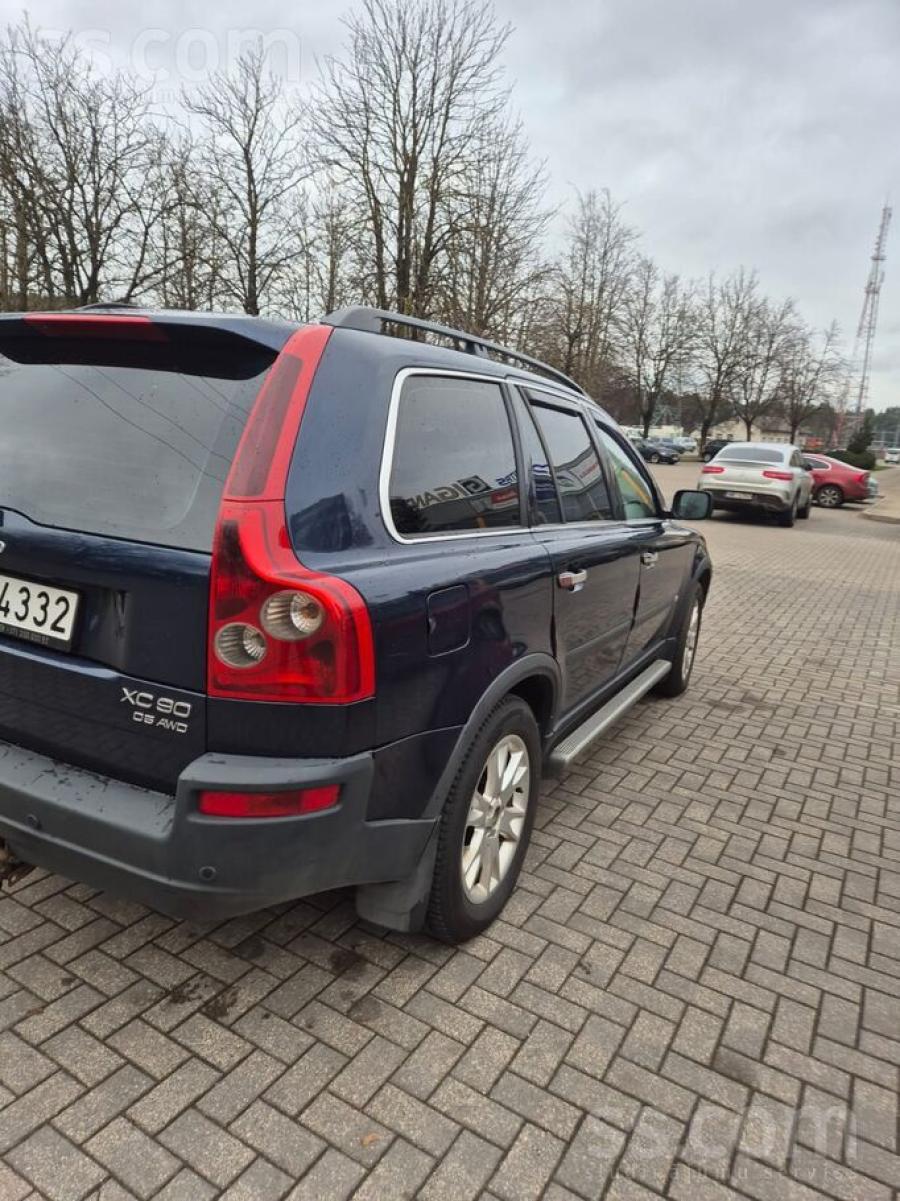 Zils Volvo XC90 2004 Rīga, ar dzinēja tilpumu 2.40 L un nobraukumu 450 tūkst. km par 7200 €, foto 3 vietnē AUTOMOTO.COM.LV