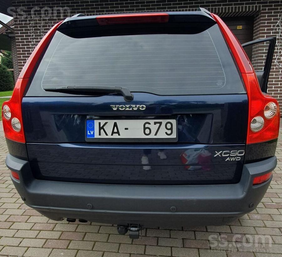 Zils Volvo XC90 2004 Rīga, ar dzinēja tilpumu 2.40 L un nobraukumu 344 tūkst. km par 4000 €, foto 5 vietnē AUTOMOTO.COM.LV