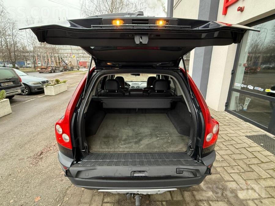 Zils Volvo XC90 2004 Rīga, ar dzinēja tilpumu 2.40 L un nobraukumu 355 tūkst. km par 4950 €, foto 14 vietnē AUTOMOTO.COM.LV