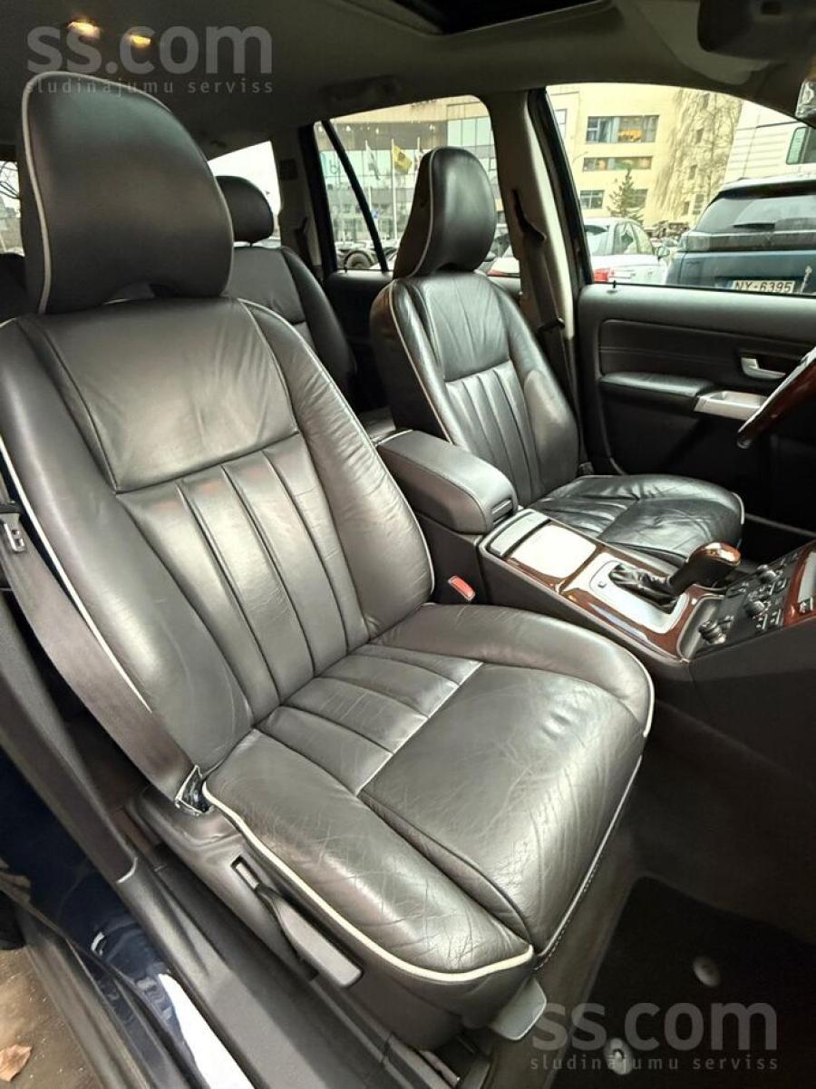 Zils Volvo XC90 2004 Rīga, ar dzinēja tilpumu 2.40 L un nobraukumu 355 tūkst. km par 4950 €, foto 17 vietnē AUTOMOTO.COM.LV