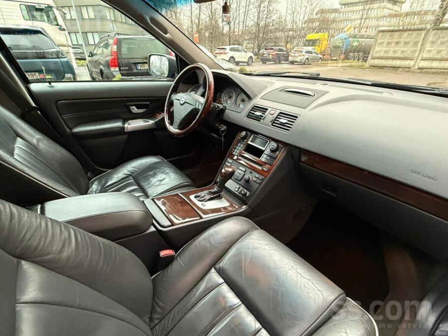 Zils Volvo XC90 2004 Rīga, ar dzinēja tilpumu 2.40 L un nobraukumu 355 tūkst. km par 4950 €, foto 19 vietnē AUTOMOTO.COM.LV