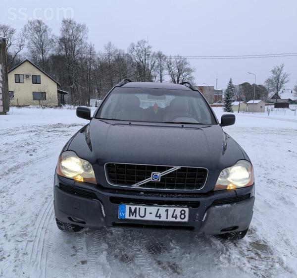 Blue Volvo XC90 2004 in Rezekne, with an engine capacity of 2.40 L and mileage of 420 thousand km for 2500 €, photo 3 on AUTOMOTO.COM.LV