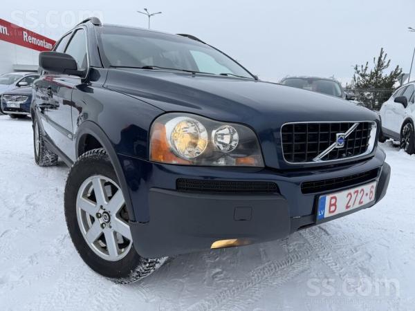 Blue Volvo XC90 2004 in Daugavpils, with an engine capacity of 2.40 L and mileage of 302 thousand km for 4250 €, photo 1 on AUTOMOTO.COM.LV