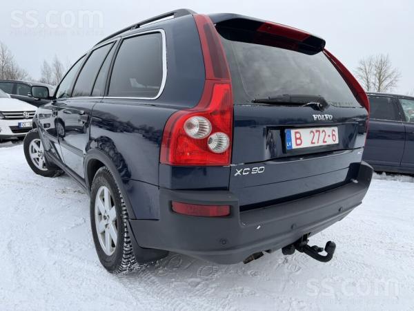 Blue Volvo XC90 2004 in Daugavpils, with an engine capacity of 2.40 L and mileage of 302 thousand km for 4250 €, photo 6 on AUTOMOTO.COM.LV