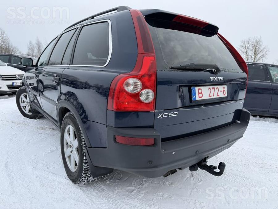 Blue Volvo XC90 2004 in Daugavpils, with an engine capacity of 2.40 L and mileage of 302 thousand km for 4250 €, photo 6 on AUTOMOTO.COM.LV