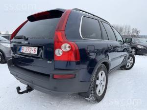Blue Volvo XC90 2004 in Daugavpils, with an engine capacity of 2.40 L and mileage of 302 thousand km for 4250 €, photo 8 on AUTOMOTO.COM.LV