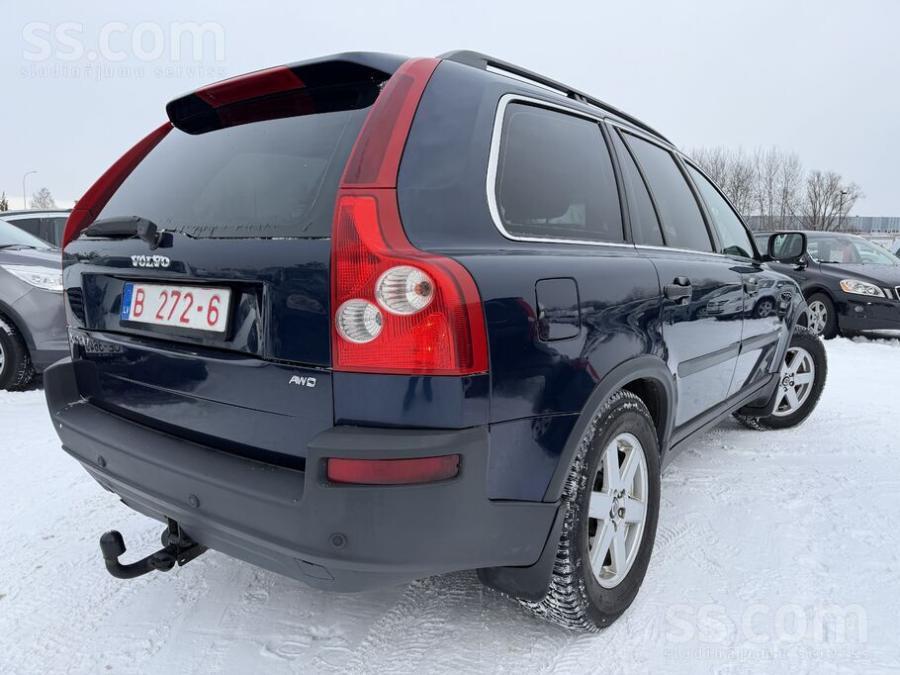 Blue Volvo XC90 2004 in Daugavpils, with an engine capacity of 2.40 L and mileage of 302 thousand km for 4250 €, photo 8 on AUTOMOTO.COM.LV
