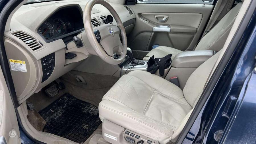 Zils Volvo XC90 2004 Viļņa, ar dzinēja tilpumu 2.40 L un nobraukumu 512 tūkst. km par 2300 €, foto 3 vietnē AUTOMOTO.COM.LV