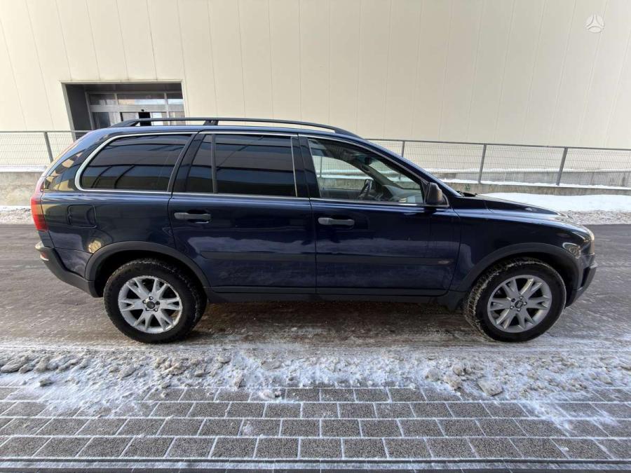 Blue Volvo XC90 2004 in Vilnius, with an engine capacity of 2.40 L and mileage of 518 thousand km for 3450 €, photo 6 on AUTOMOTO.COM.LV