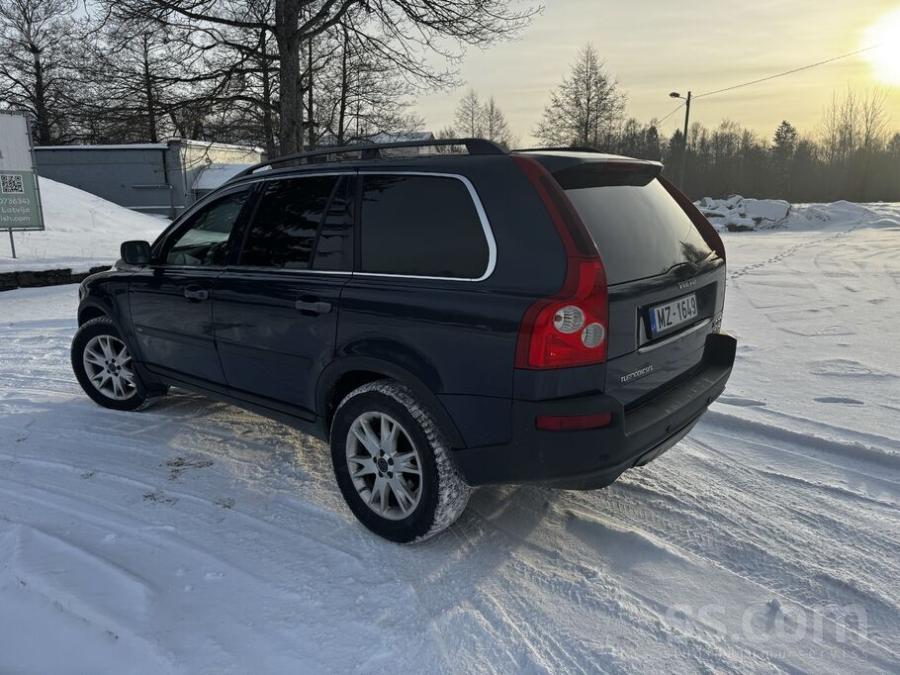 Blue Volvo XC90 2004 in Jurmala, with an engine capacity of 2.40 L and mileage of 298 thousand km for 4000 €, photo 3 on AUTOMOTO.COM.LV