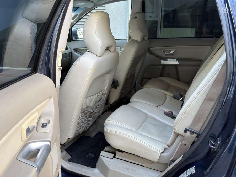 Zils Volvo XC90 2004 Viļņa, ar dzinēja tilpumu 2.40 L un nobraukumu 420 tūkst. km par 3450 €, foto 14 vietnē AUTOMOTO.COM.LV