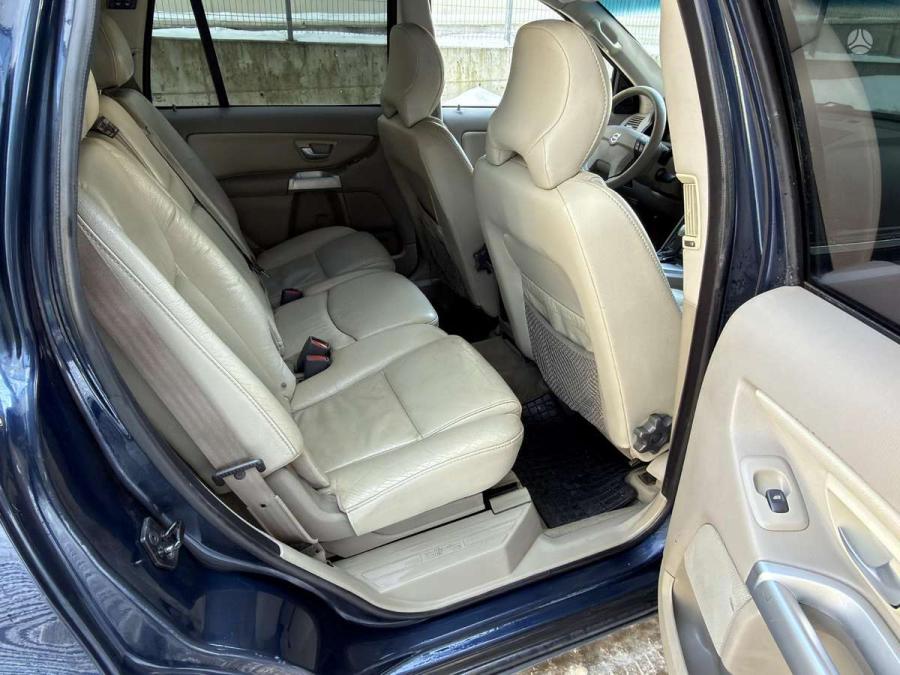 Zils Volvo XC90 2004 Viļņa, ar dzinēja tilpumu 2.40 L un nobraukumu 420 tūkst. km par 3450 €, foto 15 vietnē AUTOMOTO.COM.LV