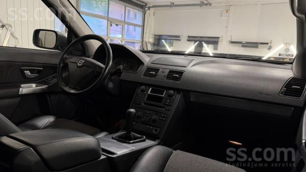Blue Volvo XC90 2004 in Jurmala, with an engine capacity of 2.40 L and mileage of 431 thousand km for 3350 €, photo 8 on AUTOMOTO.COM.LV