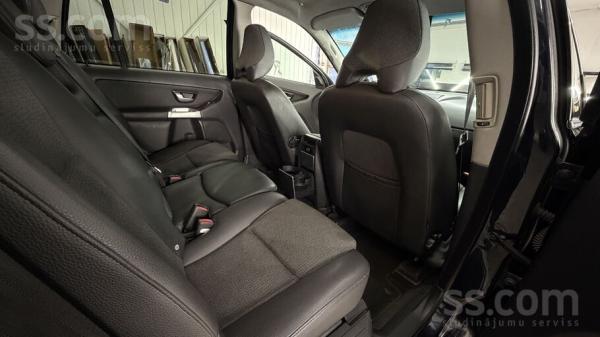 Blue Volvo XC90 2004 in Jurmala, with an engine capacity of 2.40 L and mileage of 431 thousand km for 3350 €, photo 9 on AUTOMOTO.COM.LV