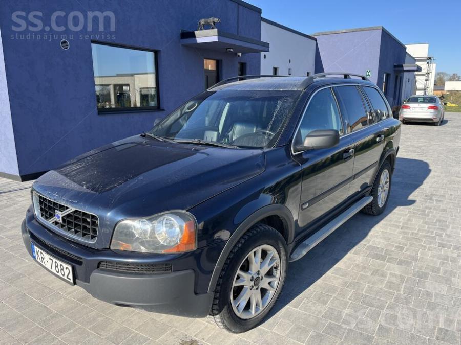Blue Volvo XC90 2004 in Riga, with an engine capacity of 2.40 L and mileage of 395 thousand km for 2100 €, photo 1 on AUTOMOTO.COM.LV
