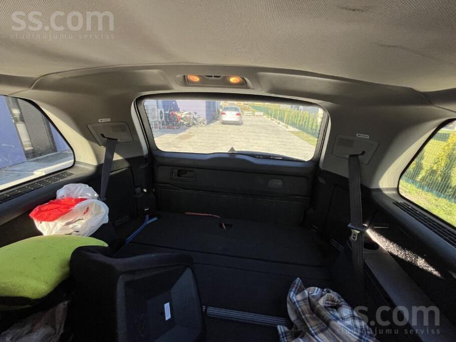 Blue Volvo XC90 2004 in Riga, with an engine capacity of 2.40 L and mileage of 395 thousand km for 2100 €, photo 3 on AUTOMOTO.COM.LV