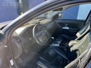 Blue Volvo XC90 2004 in Riga, with an engine capacity of 2.40 L and mileage of 395 thousand km for 2100 €, photo 9 on AUTOMOTO.COM.LV