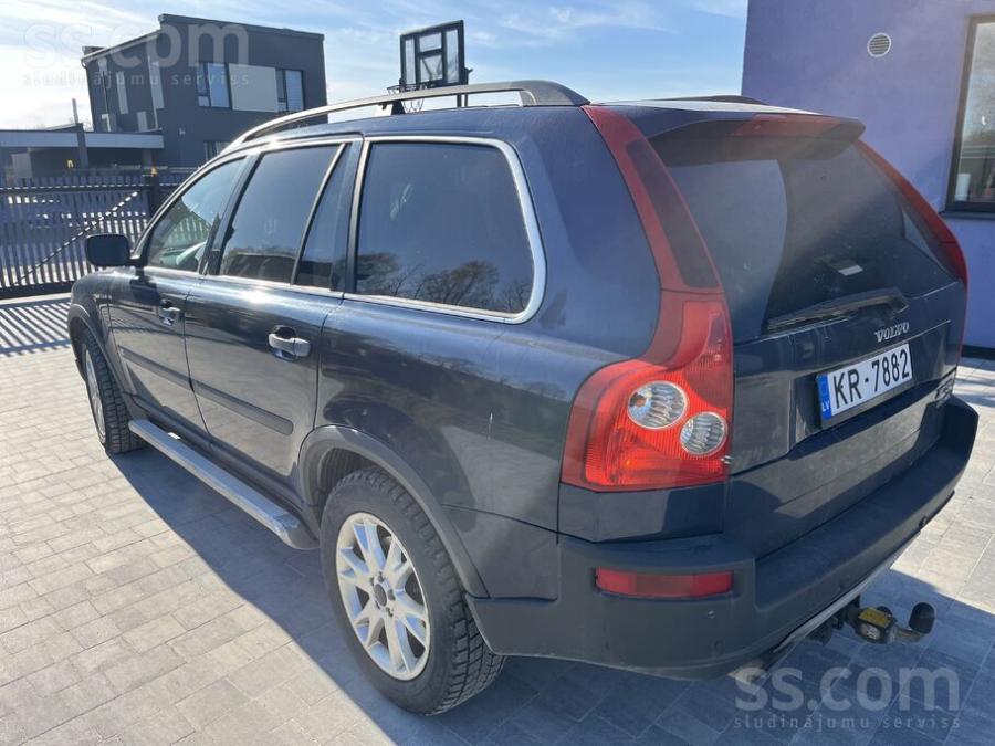 Blue Volvo XC90 2004 in Riga, with an engine capacity of 2.40 L and mileage of 395 thousand km for 2100 €, photo 13 on AUTOMOTO.COM.LV