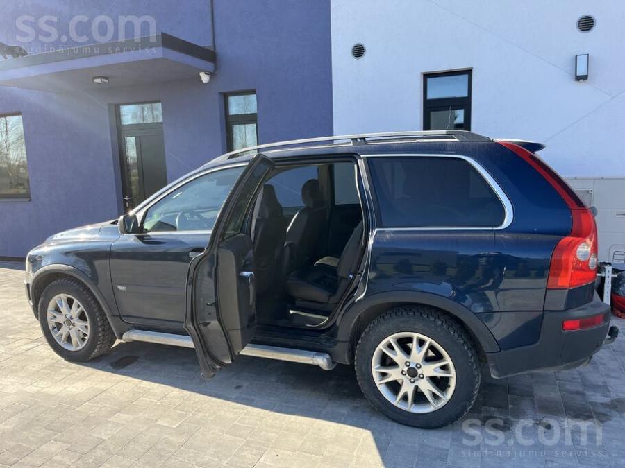 Blue Volvo XC90 2004 in Riga, with an engine capacity of 2.40 L and mileage of 395 thousand km for 2100 €, photo 14 on AUTOMOTO.COM.LV