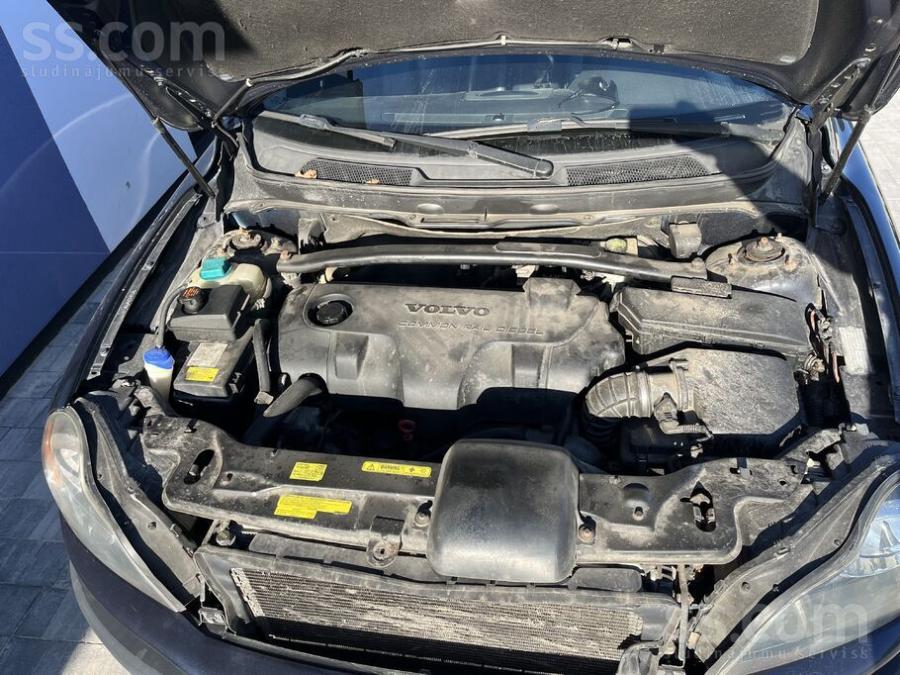 Blue Volvo XC90 2004 in Riga, with an engine capacity of 2.40 L and mileage of 395 thousand km for 2100 €, photo 15 on AUTOMOTO.COM.LV
