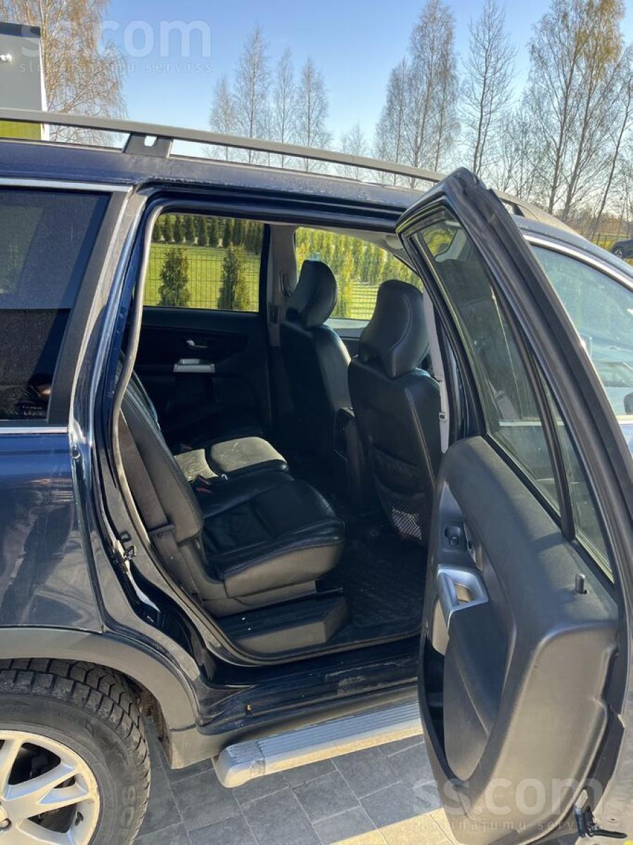 Blue Volvo XC90 2004 in Riga, with an engine capacity of 2.40 L and mileage of 395 thousand km for 2100 €, photo 20 on AUTOMOTO.COM.LV