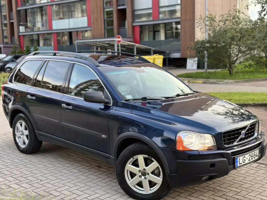 Blue Volvo XC90 2004 in Riga, with an engine capacity of 2.40 L and mileage of 346 thousand km for 3690 €, photo 1 on AUTOMOTO.COM.LV